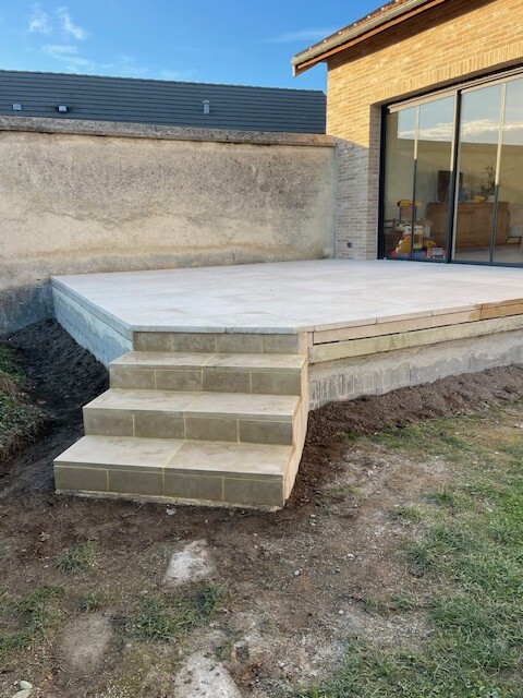 Réalisation d'une magnifique terrasse à Bazancourt avec des matériaux ...